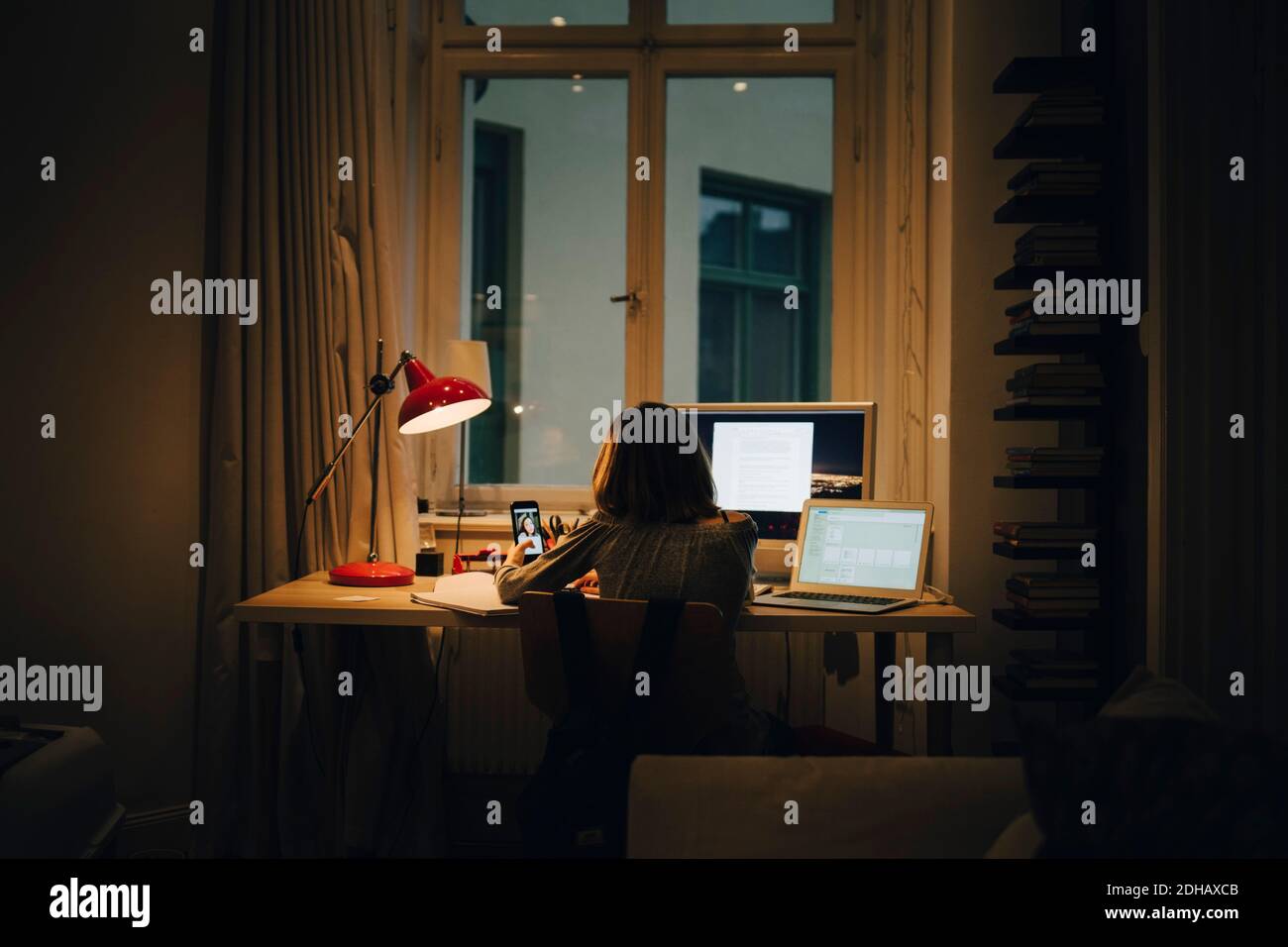 Using laptop computer table hi-res stock photography and images - Alamy