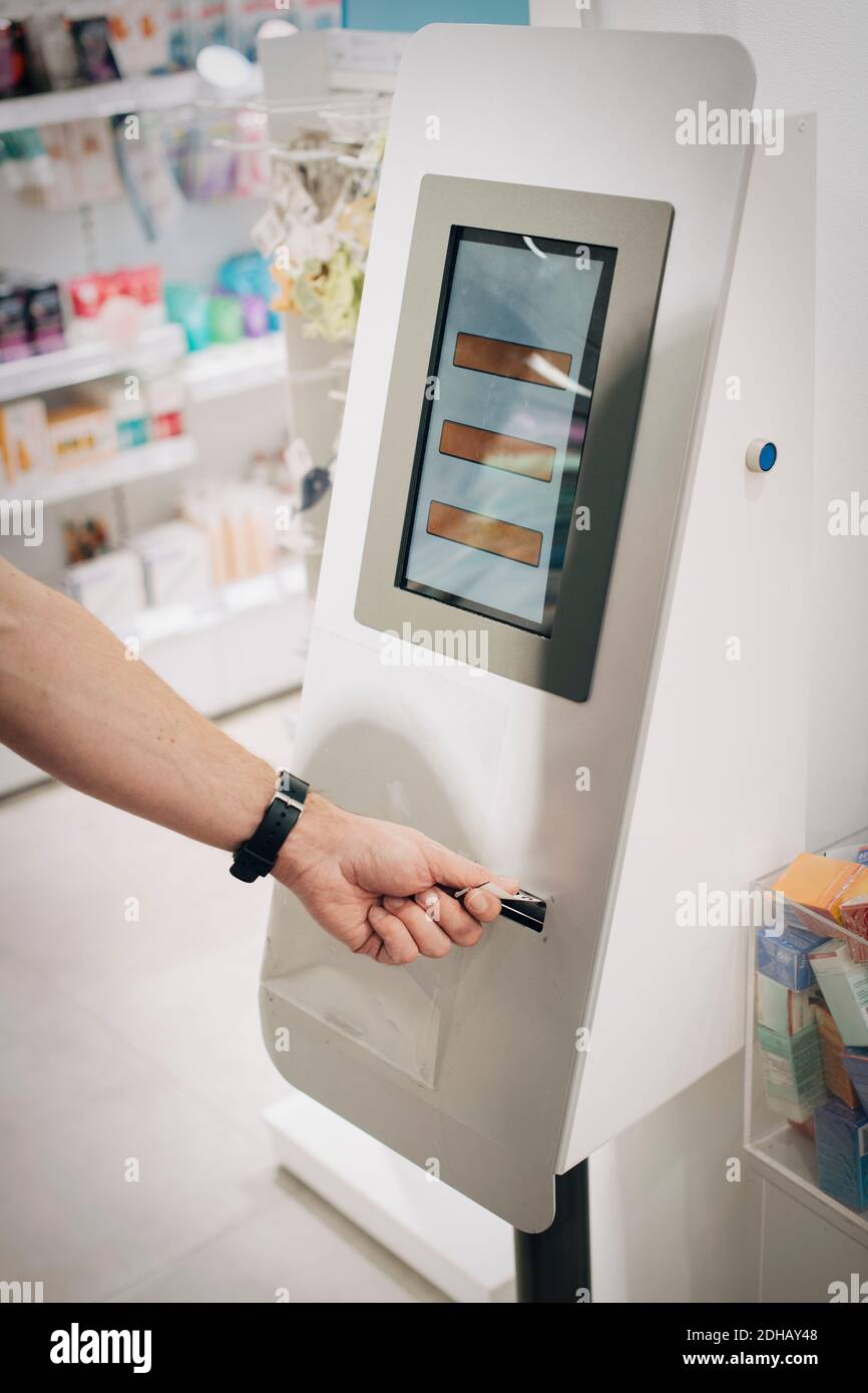 Using kiosk hi-res stock photography and images - Alamy