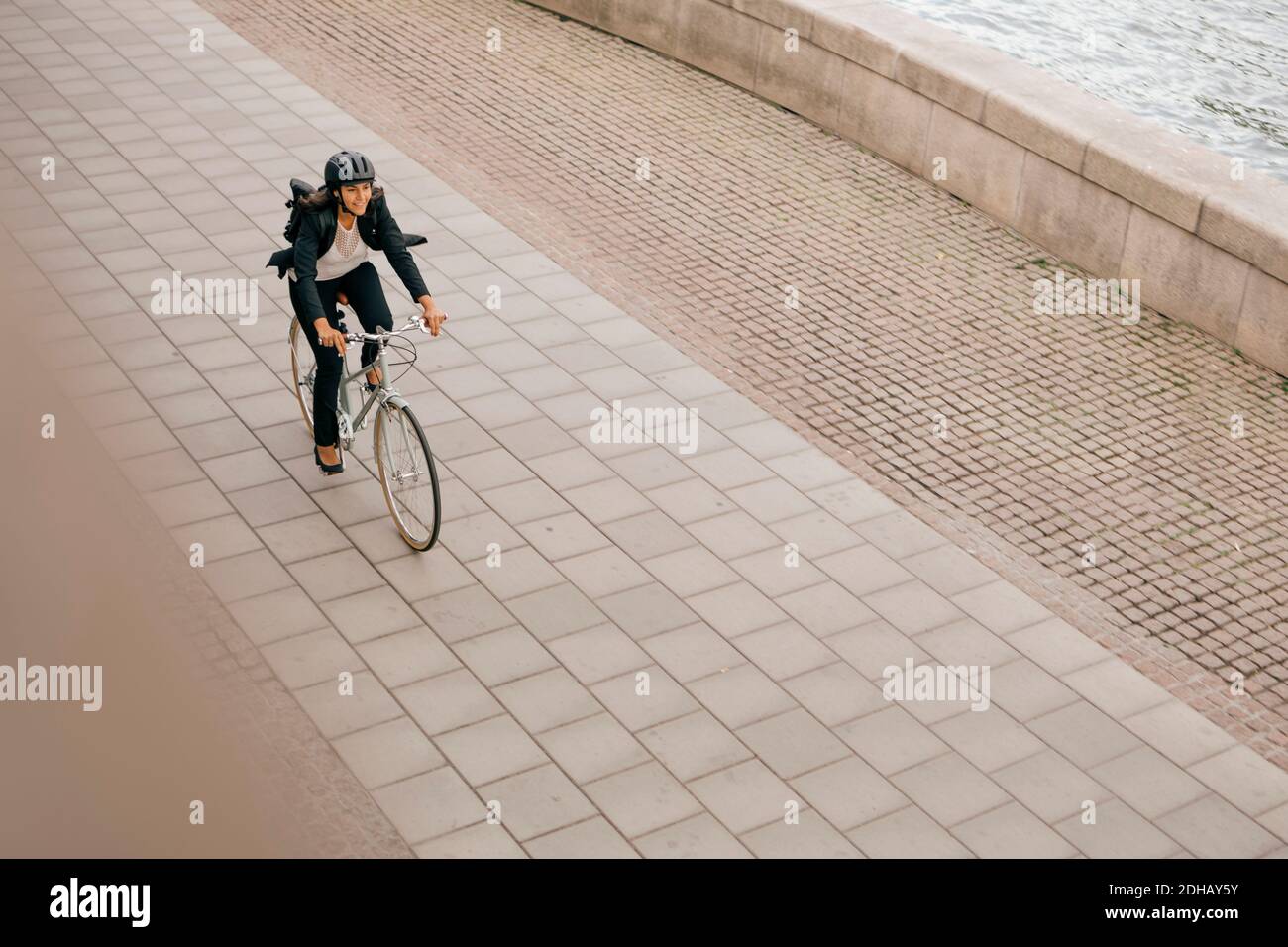 Person on bicycle hi-res stock photography and images - Alamy