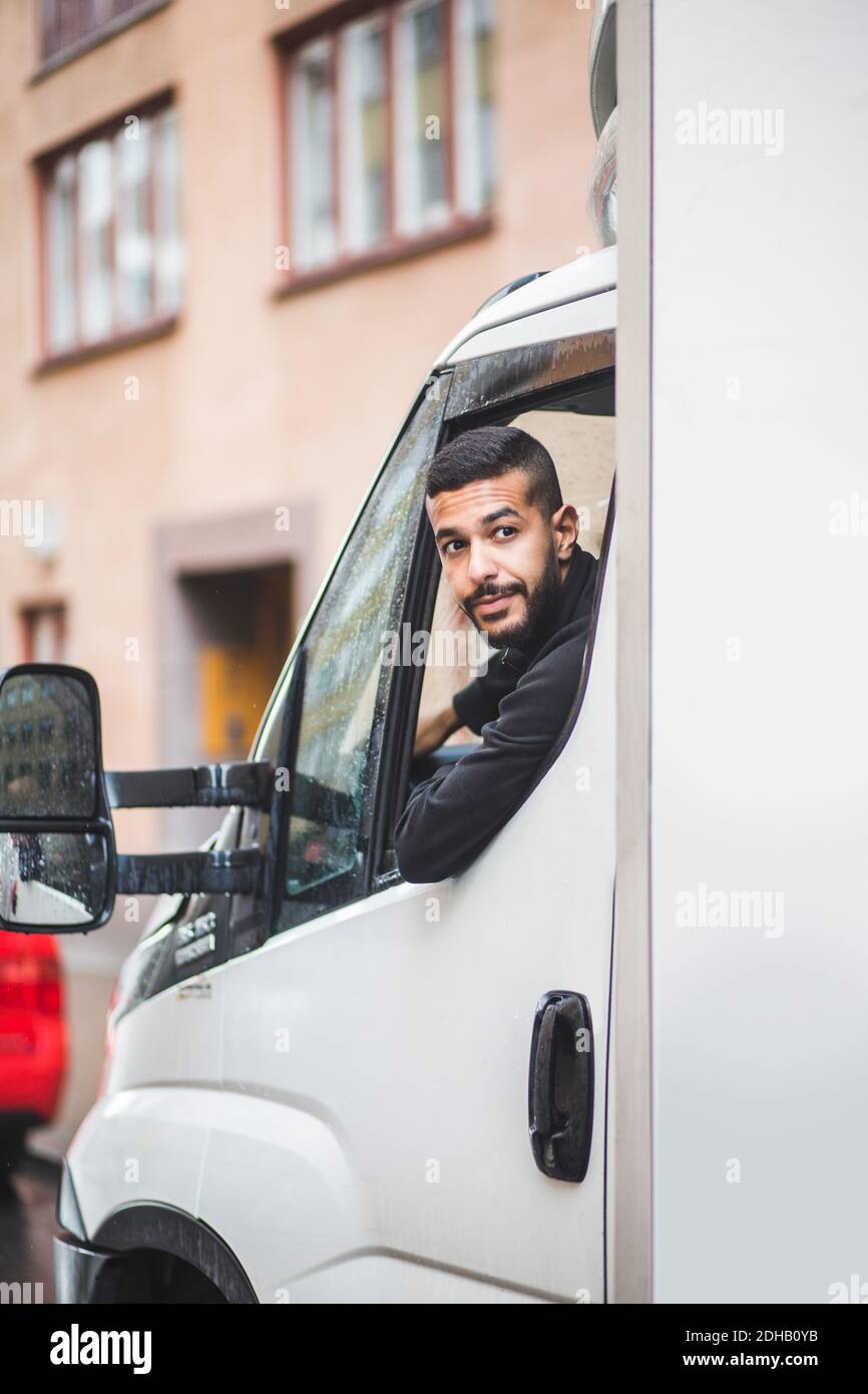 Delivery through window hi-res stock photography and images - Alamy