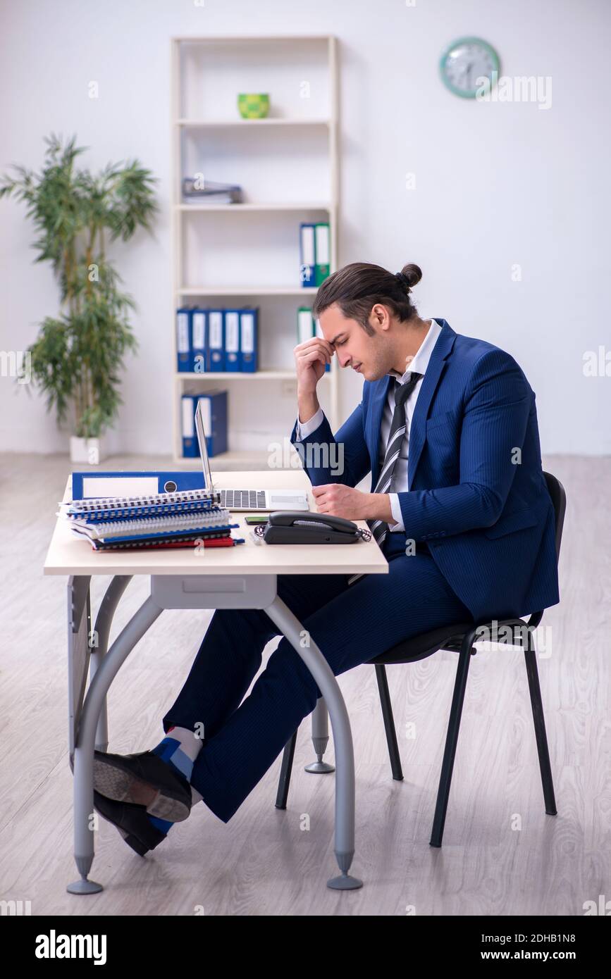 Sick male employee suffering at workplace Stock Photo - Alamy