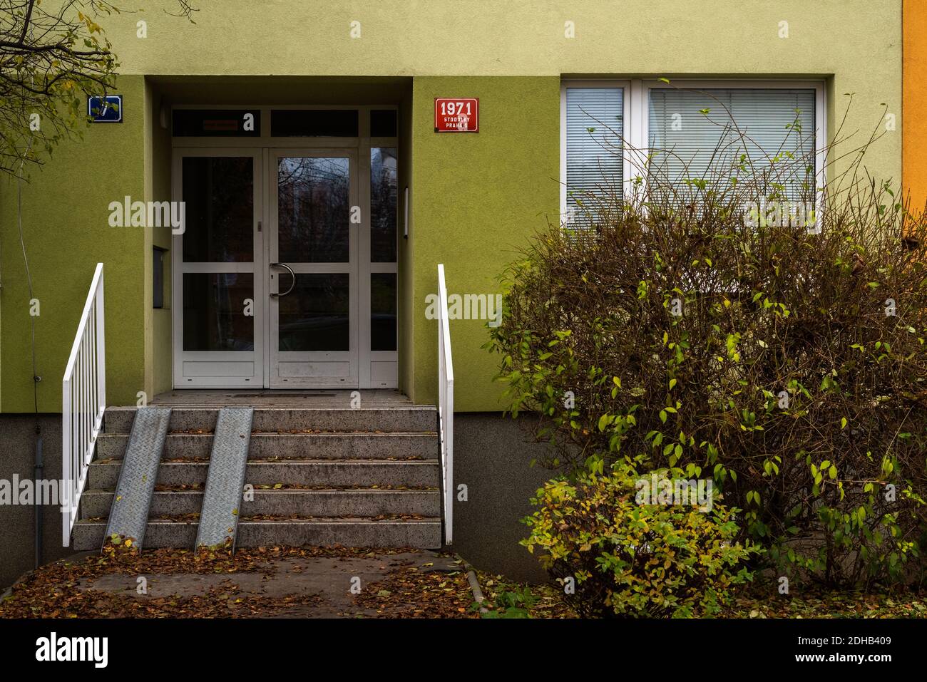 Soviet era prefabricated building hi-res stock photography and images ...