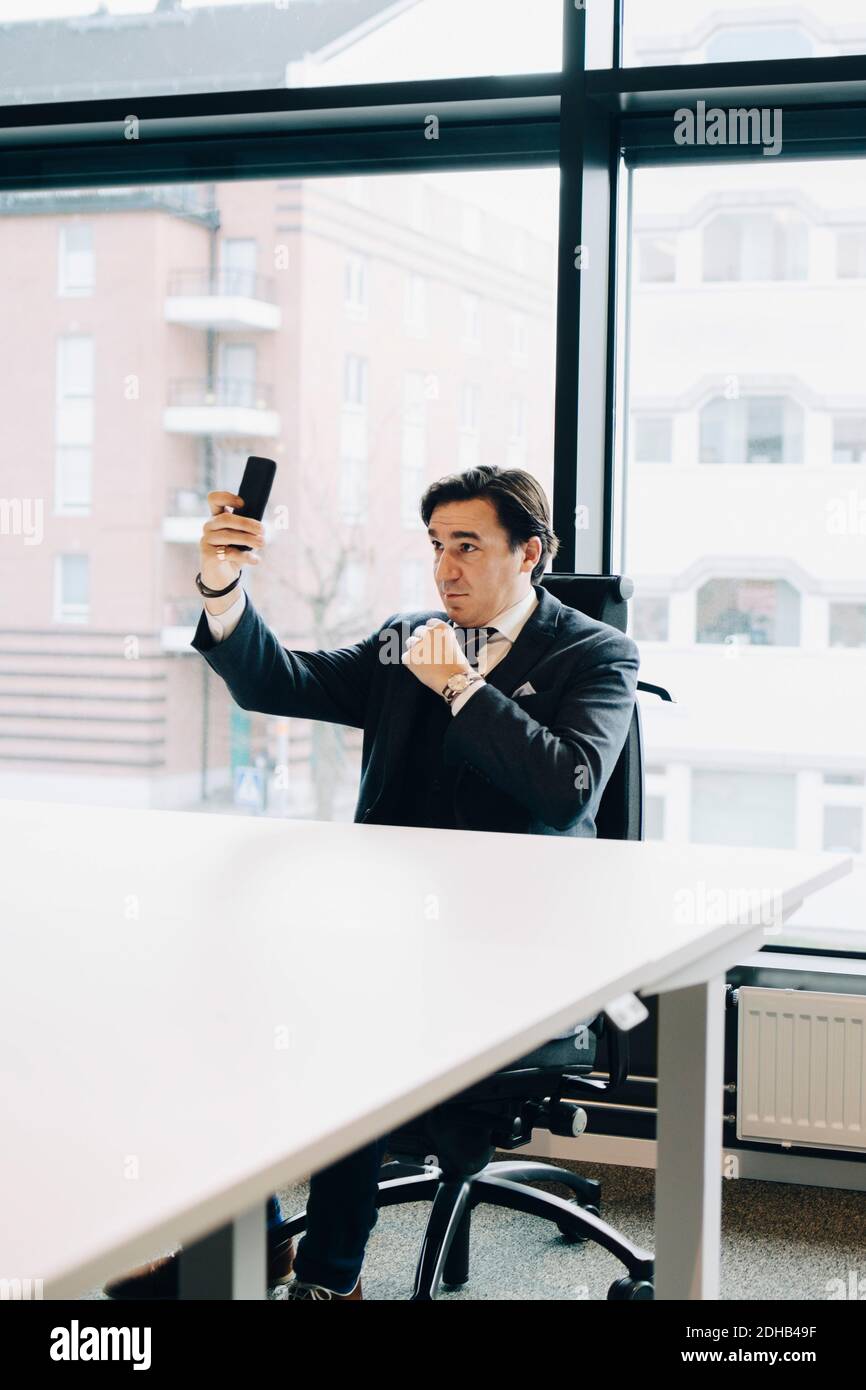 Office worker selfie hi-res stock photography and images - Alamy