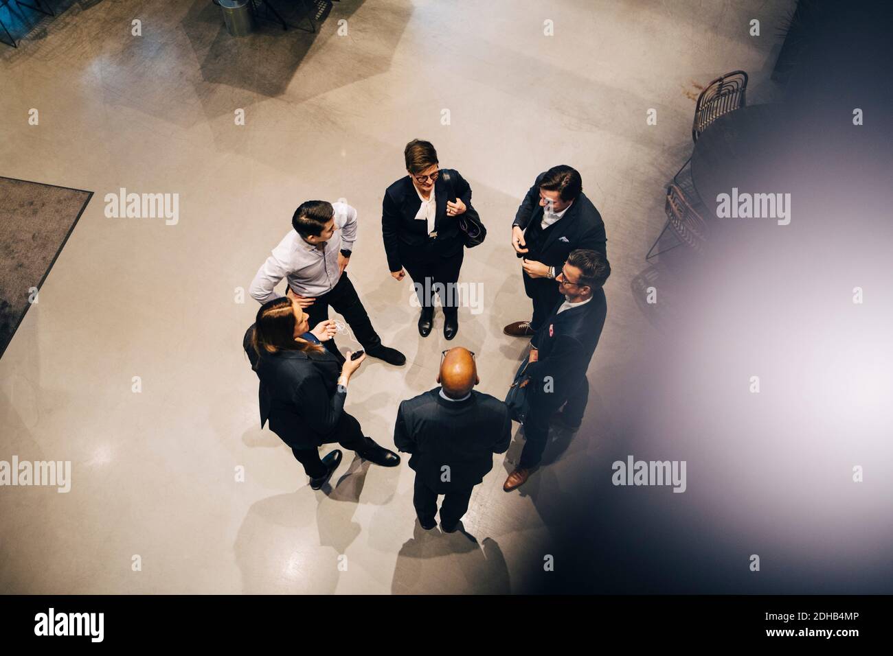 Business people standing in circle hi-res stock photography and images ...