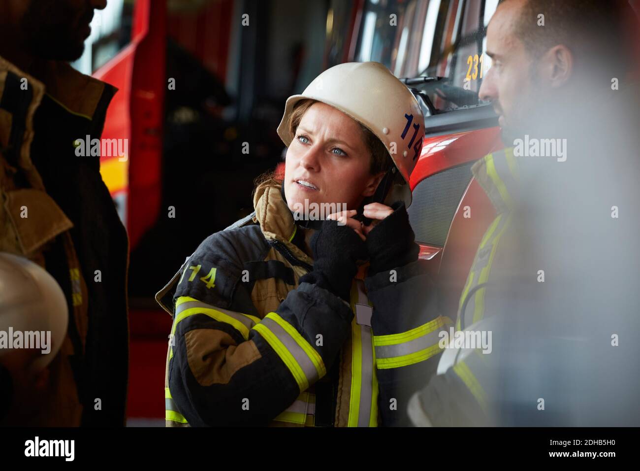 Female firefighters talking hi-res stock photography and images - Alamy