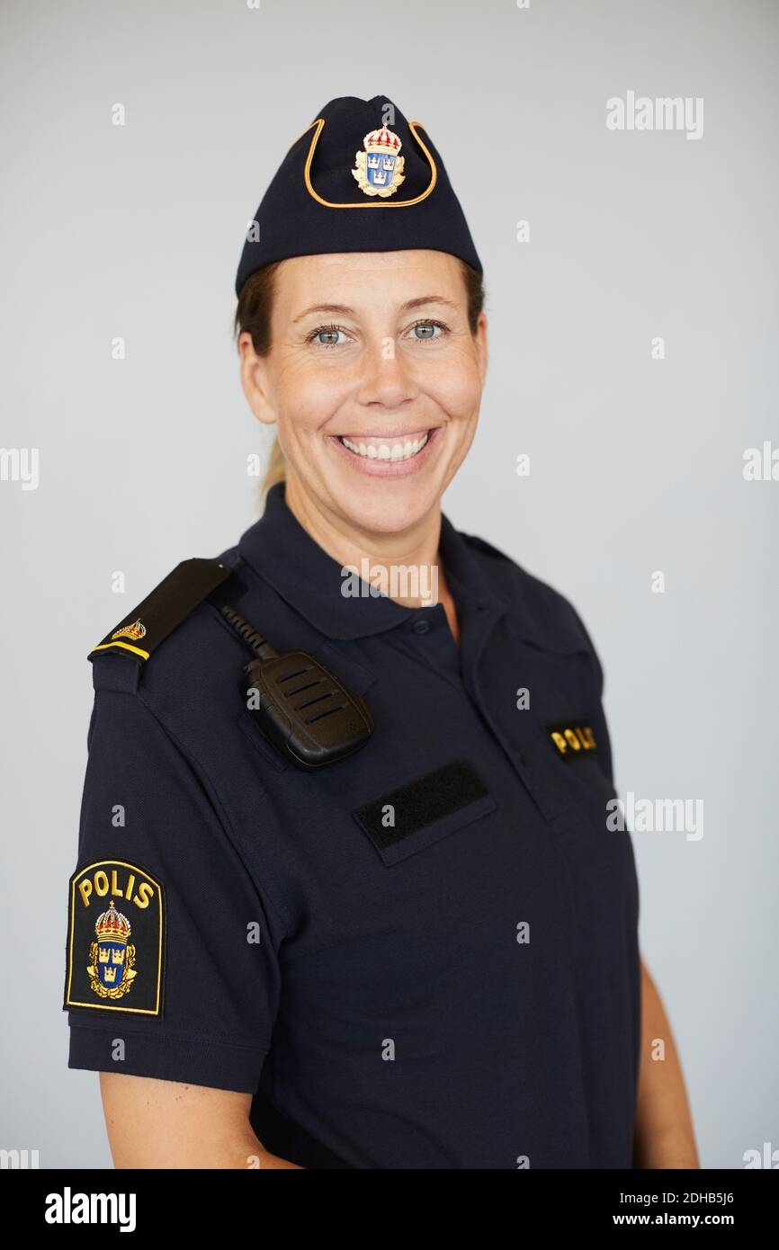 Policewoman in uniform hi-res stock photography and images - Alamy