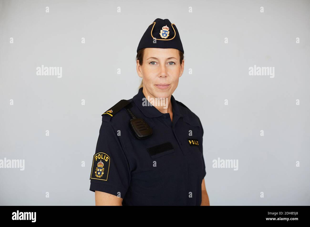 Policewoman in uniform hi-res stock photography and images - Alamy