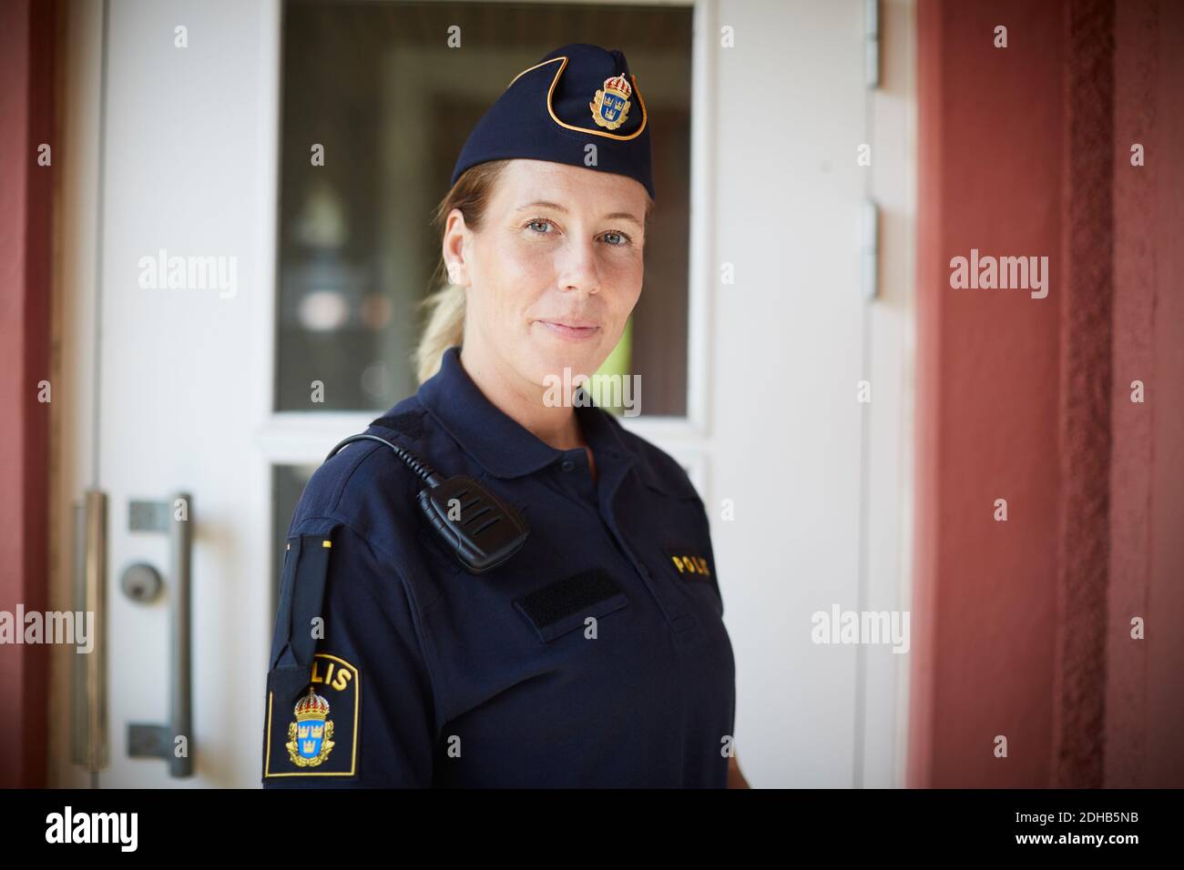 Policewoman hi-res stock photography and images - Alamy