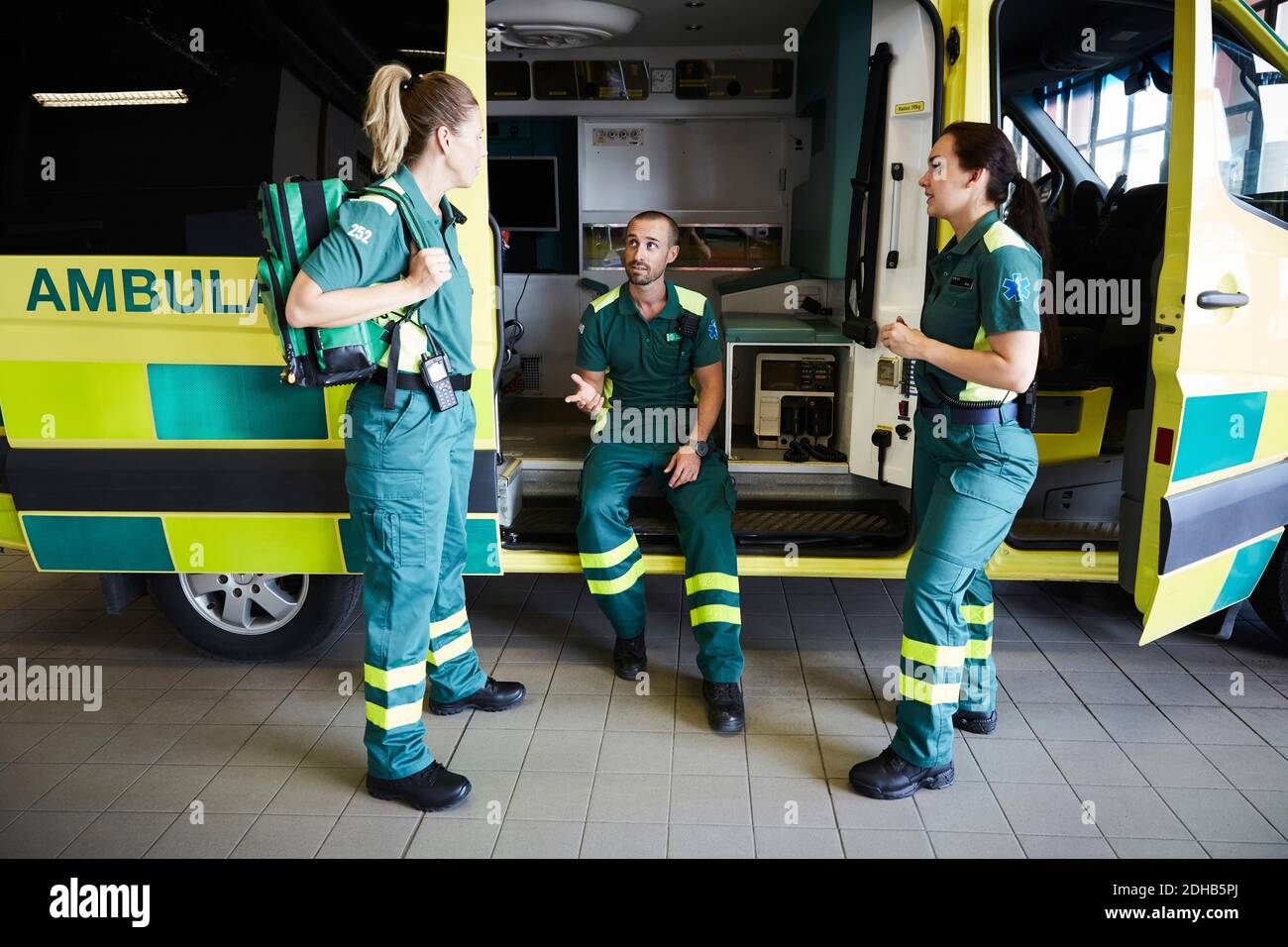 Profile of ambulance hi-res stock photography and images - Alamy