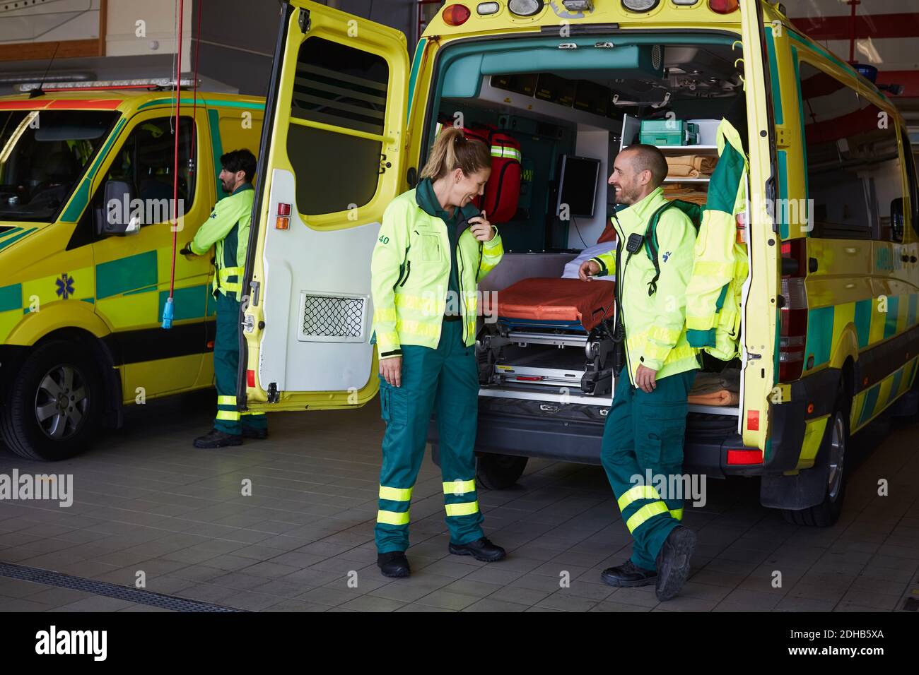 Side view of ambulance hi-res stock photography and images - Alamy