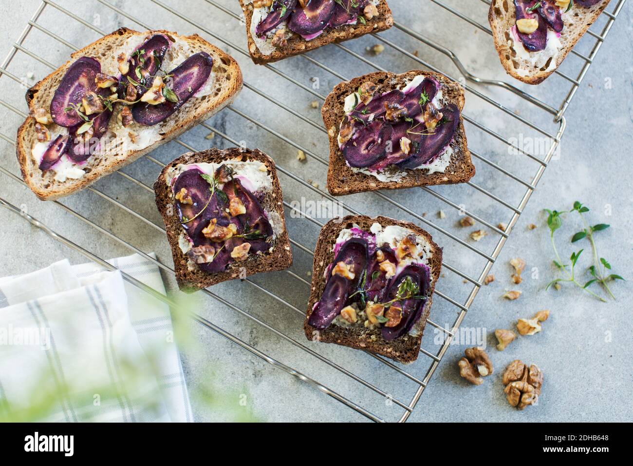 Elevated rack hi-res stock photography and images - Alamy