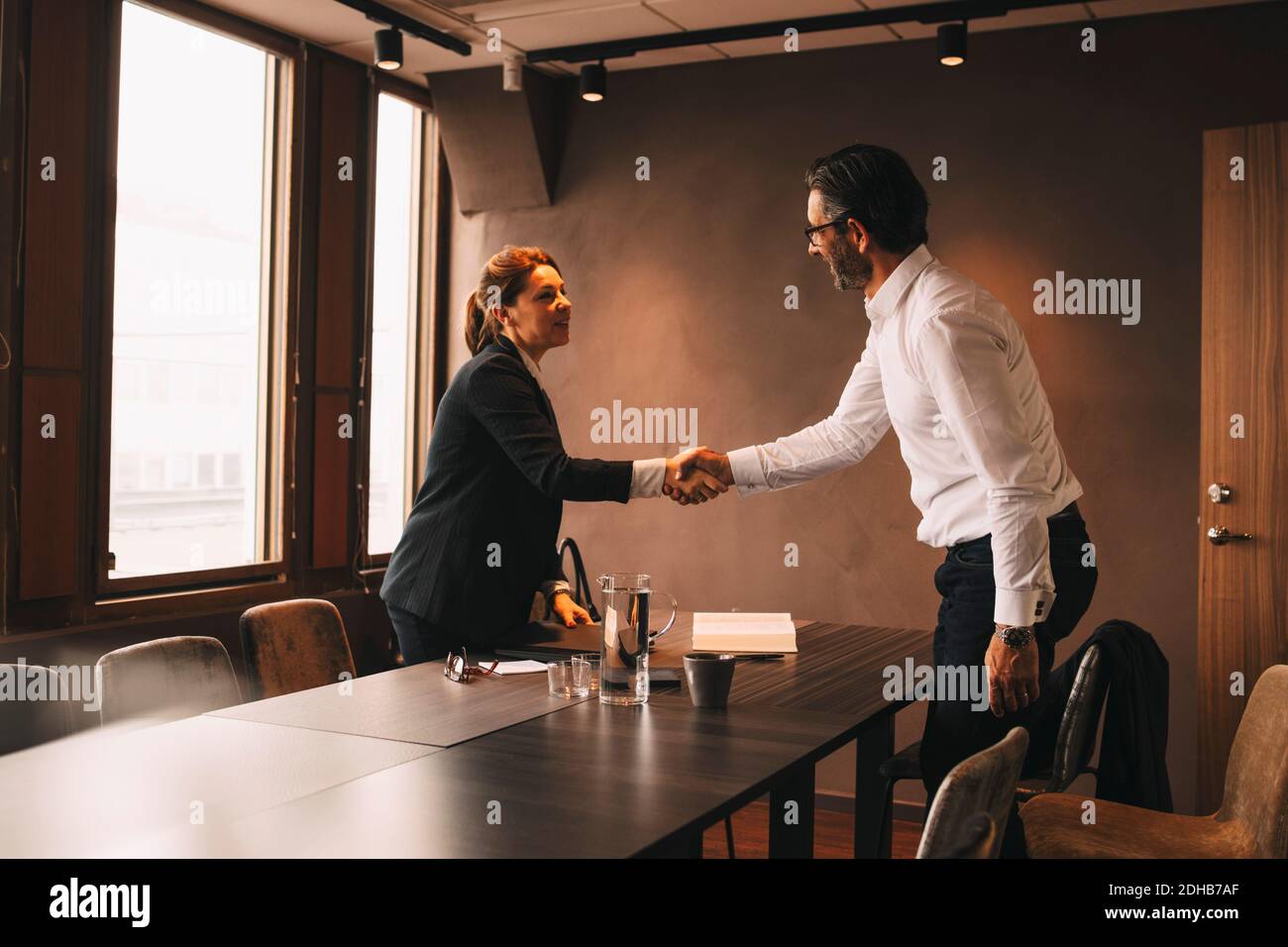 Lawyer handshake client hi-res stock photography and images - Alamy