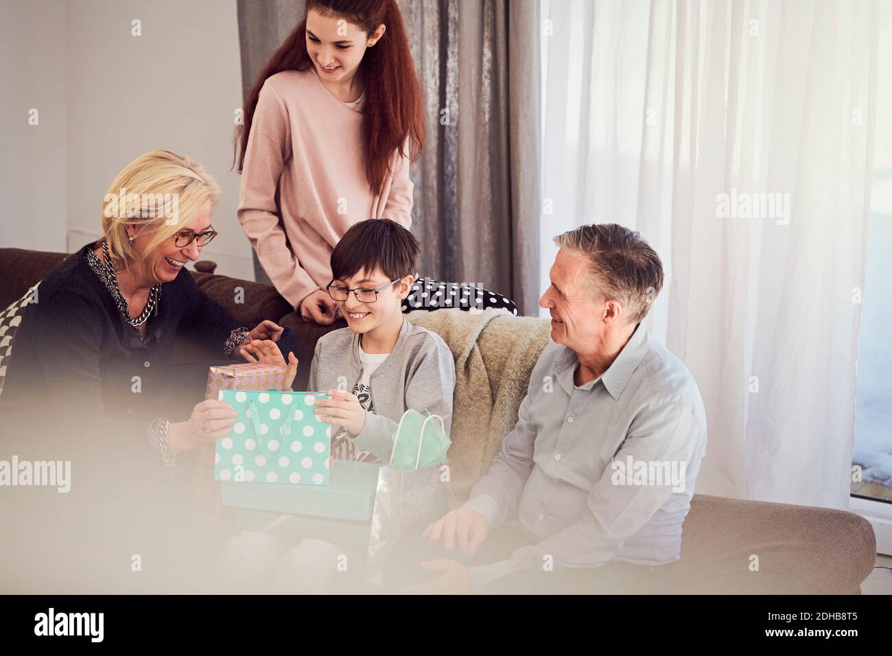 Home receiving hi-res stock photography and images - Alamy