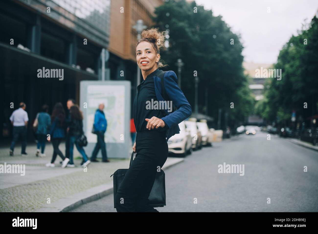 American way of life people street view hi-res stock photography and ...