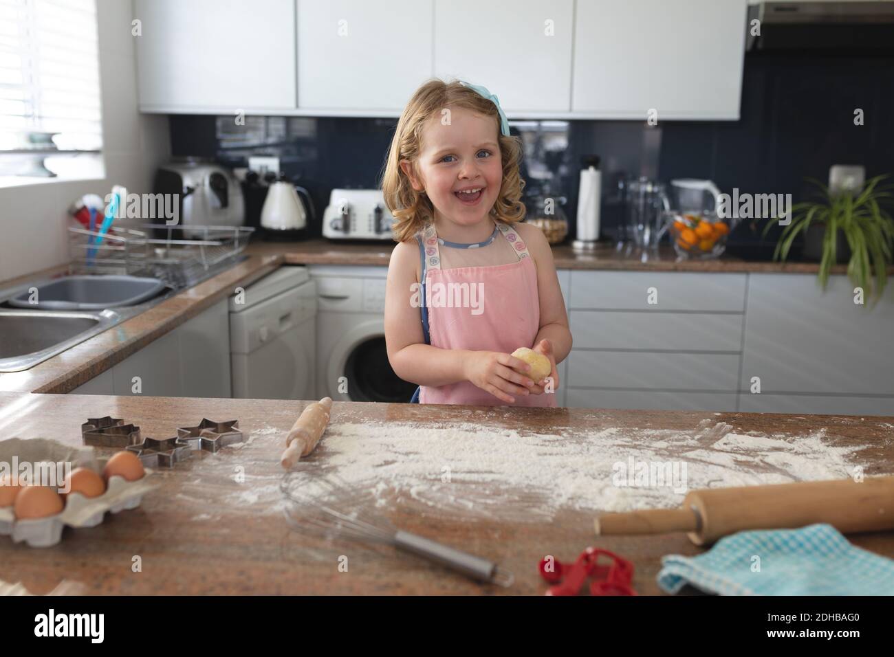 Girl having fun hi-res stock photography and images - Alamy