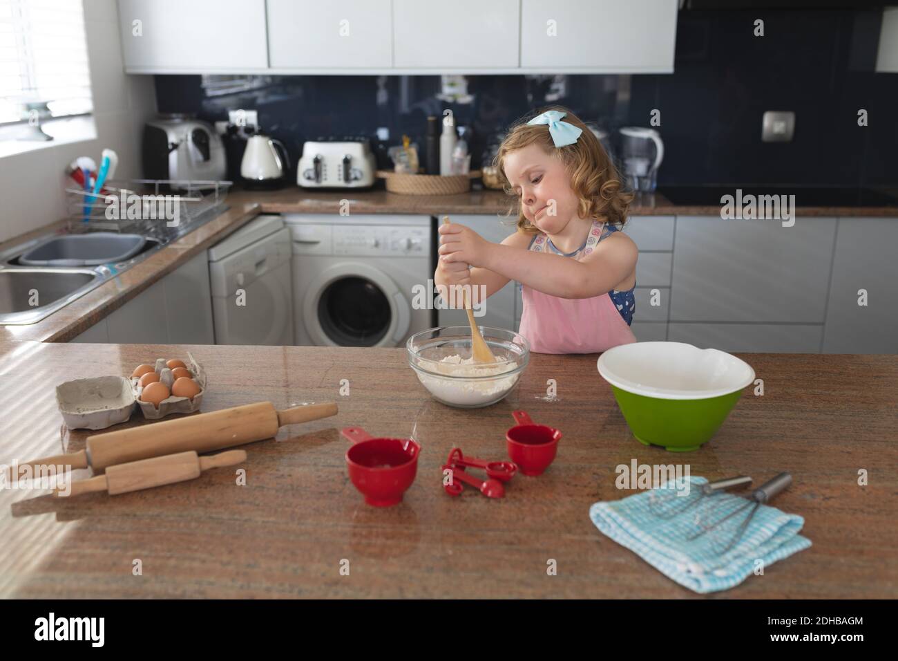 Girl cooking having fun hi-res stock photography and images - Alamy