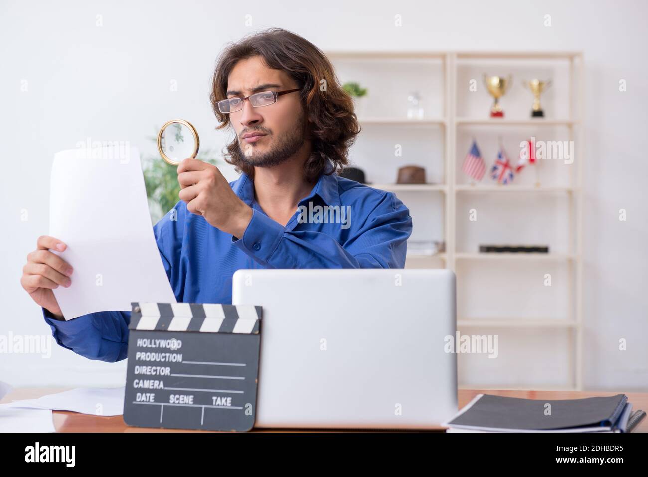 Making movie man clapperboard hi-res stock photography and images - Alamy