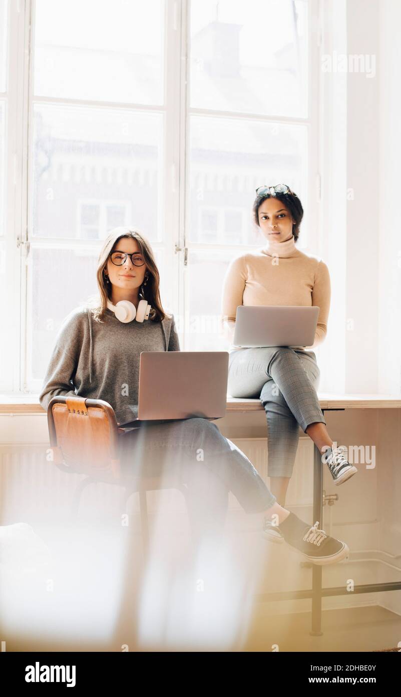 Group female programmers laptops hi-res stock photography and images ...
