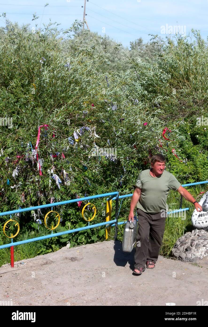 Tying rags hi-res stock photography and images - Alamy