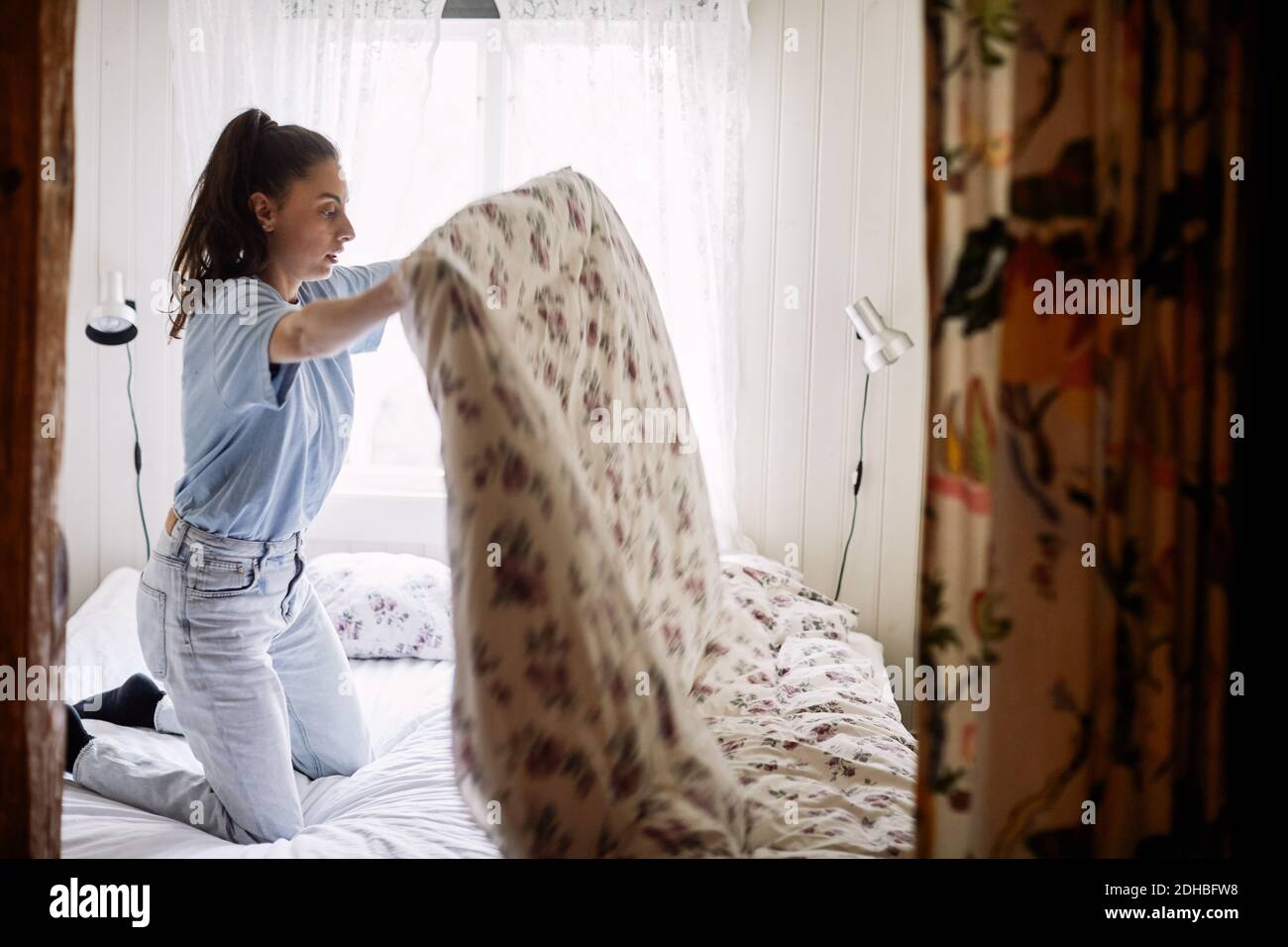 Kneeling on bed hi-res stock photography and images - Alamy