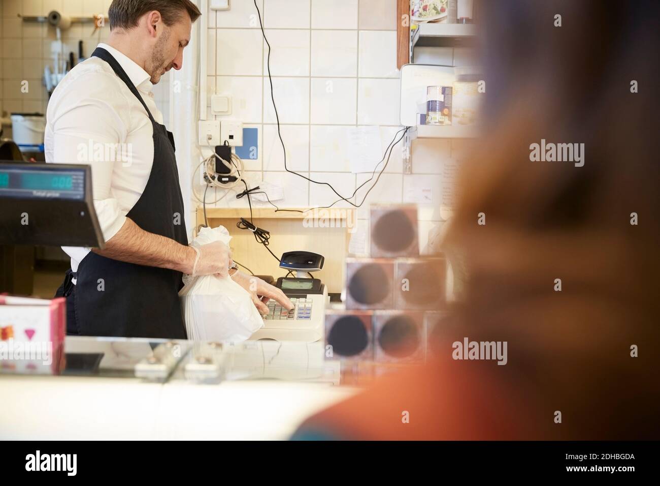 Cashier counter store hi-res stock photography and images - Alamy