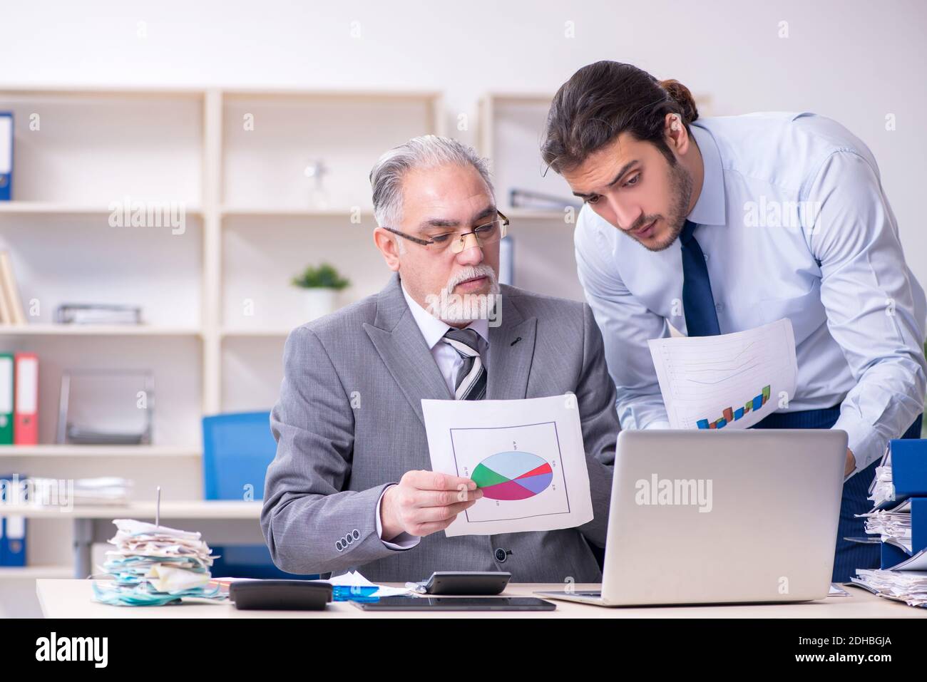 Accountants team hi-res stock photography and images - Alamy