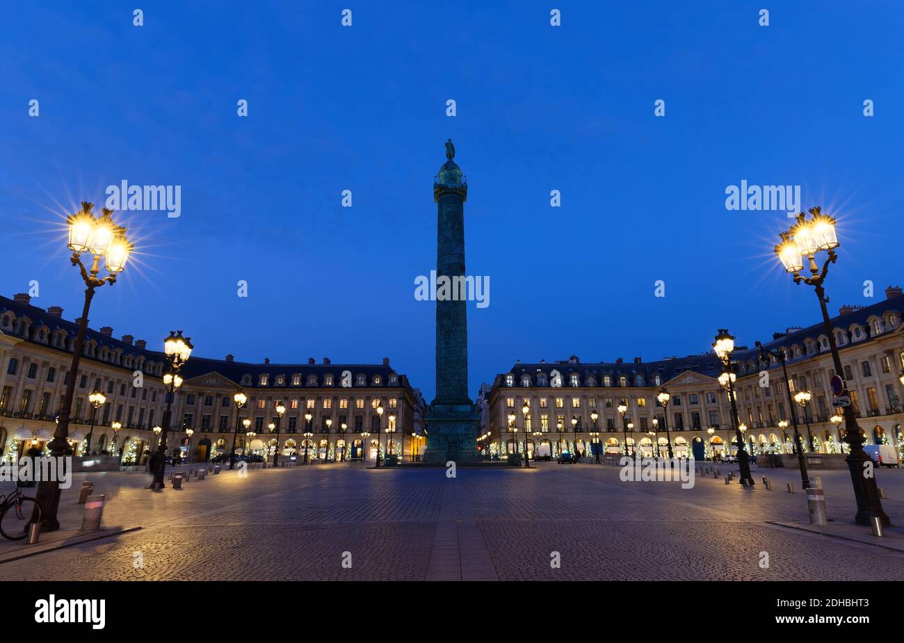 Vendome column with statue of Napoleon Bonaparte, on the Place Vendome ...