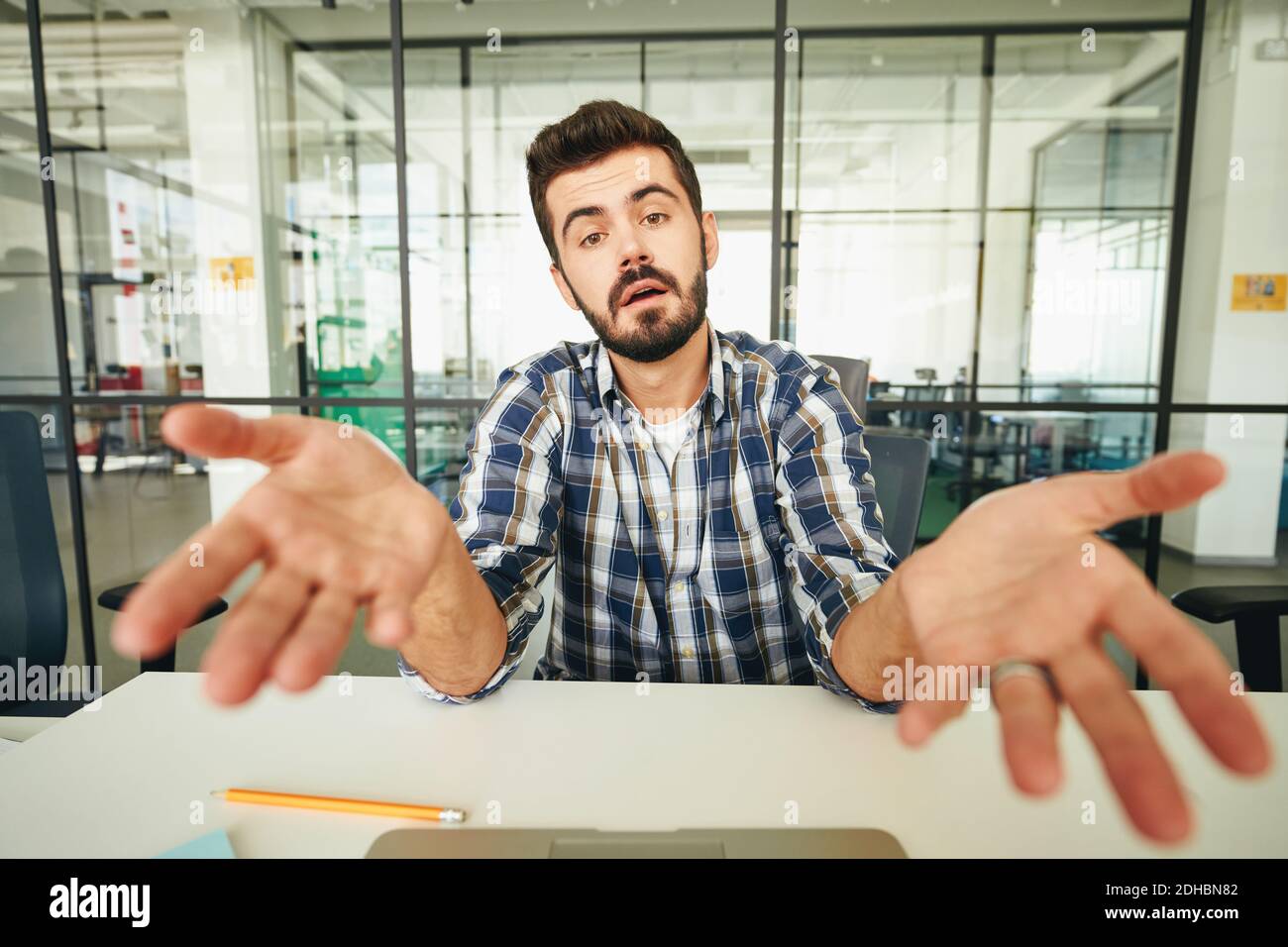 Speaker sign language hi-res stock photography and images - Alamy