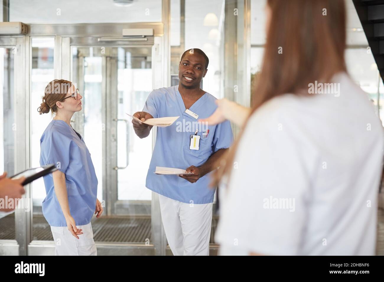 Giving document hi-res stock photography and images - Alamy