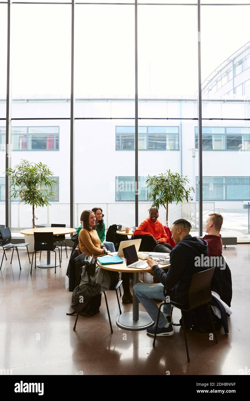 University students studying tables hi-res stock photography and images ...