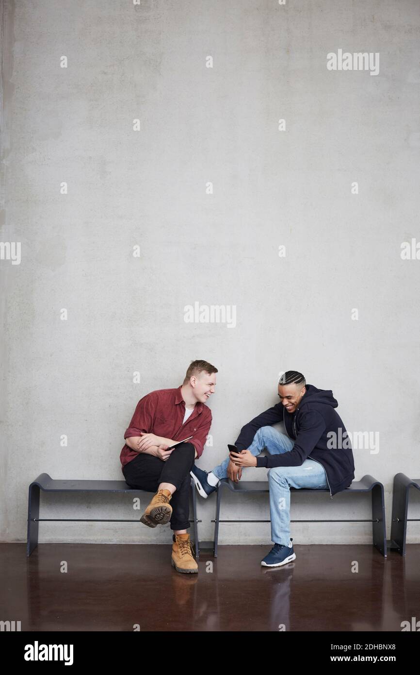 University students sitting on bench hi-res stock photography and ...