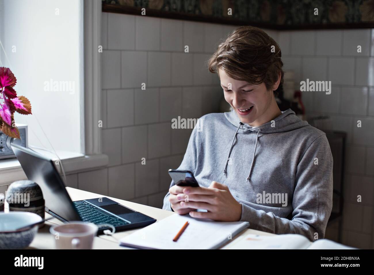 Smart phone learning application hi-res stock photography and images ...