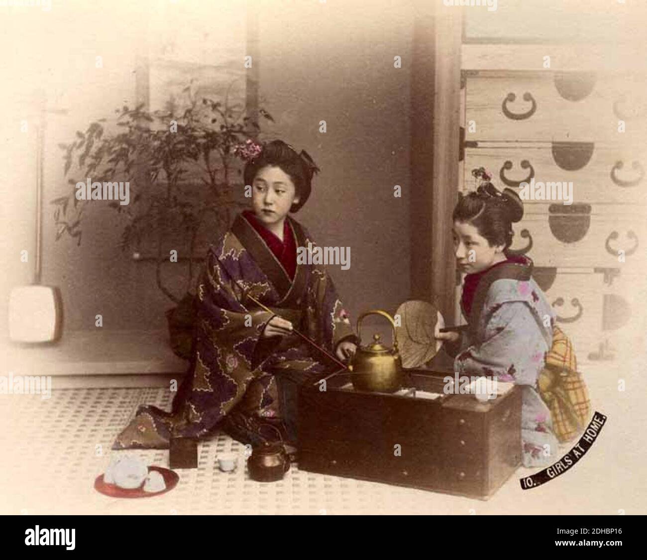 Kusakabe kimbei girls hi-res stock photography and images - Alamy