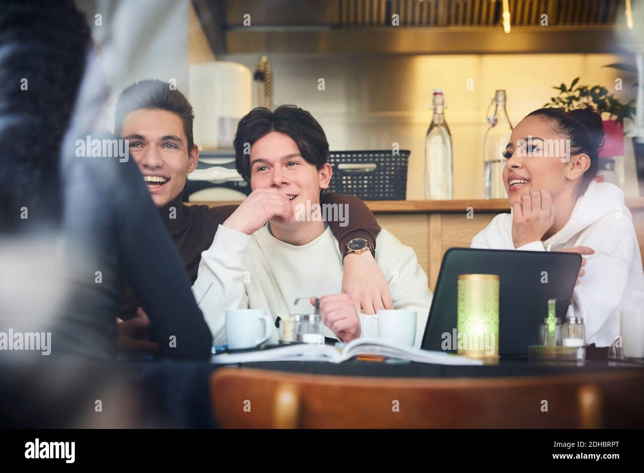 Group people sitting around table hi-res stock photography and images ...