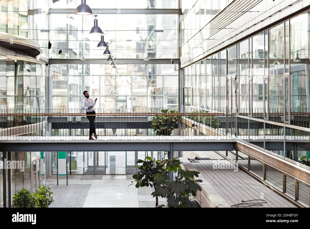 Office building atrium hi-res stock photography and images - Alamy