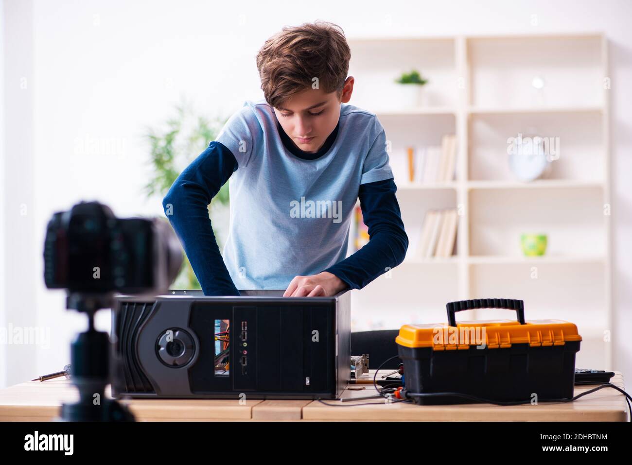 Computer recording teenager hi-res stock photography and images - Alamy