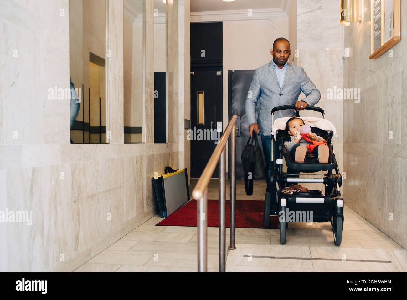 Man pushing buggy hi-res stock photography and images - Alamy