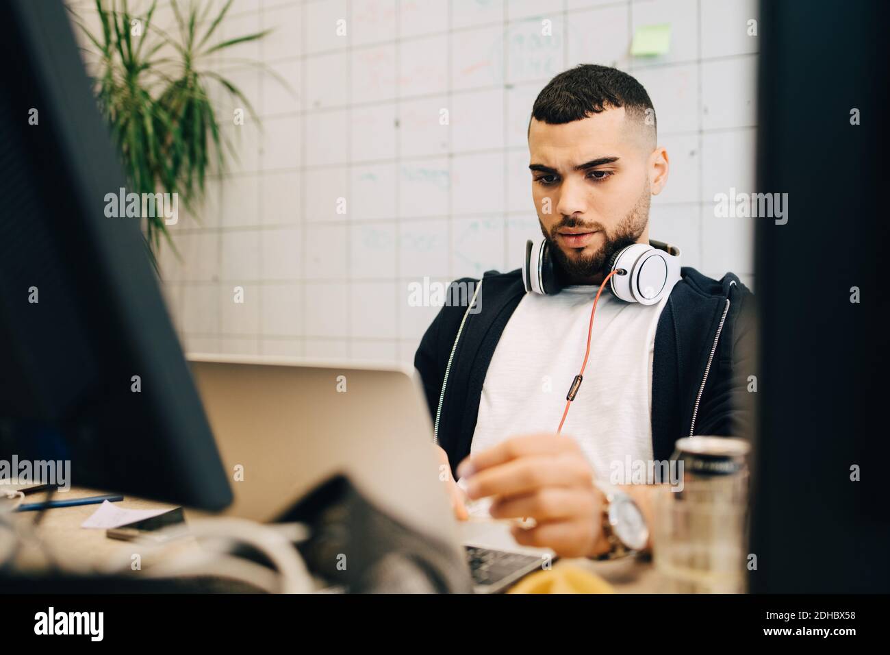 Monitor hacker hi-res stock photography and images - Alamy