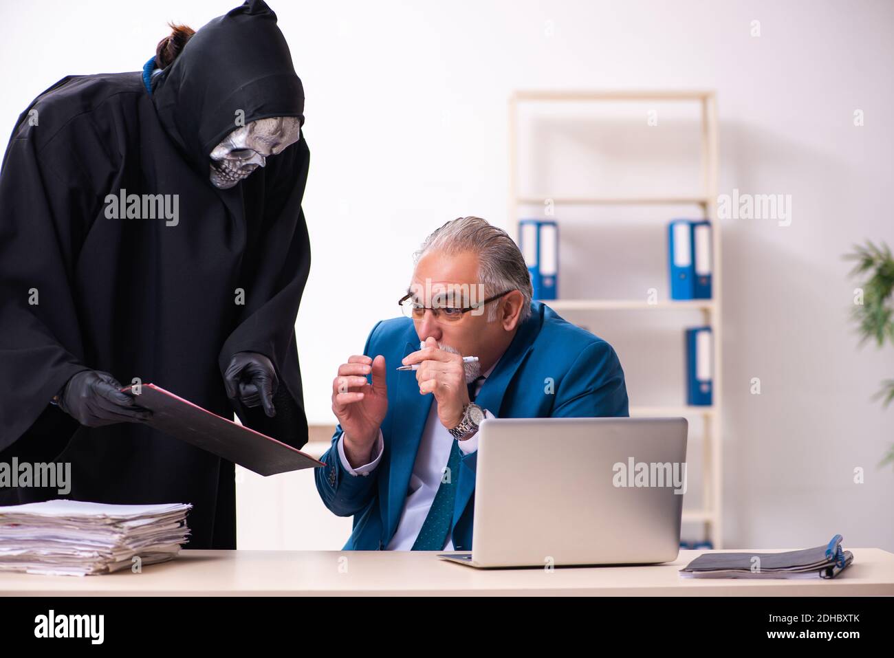 Ghost signing hi-res stock photography and images - Alamy