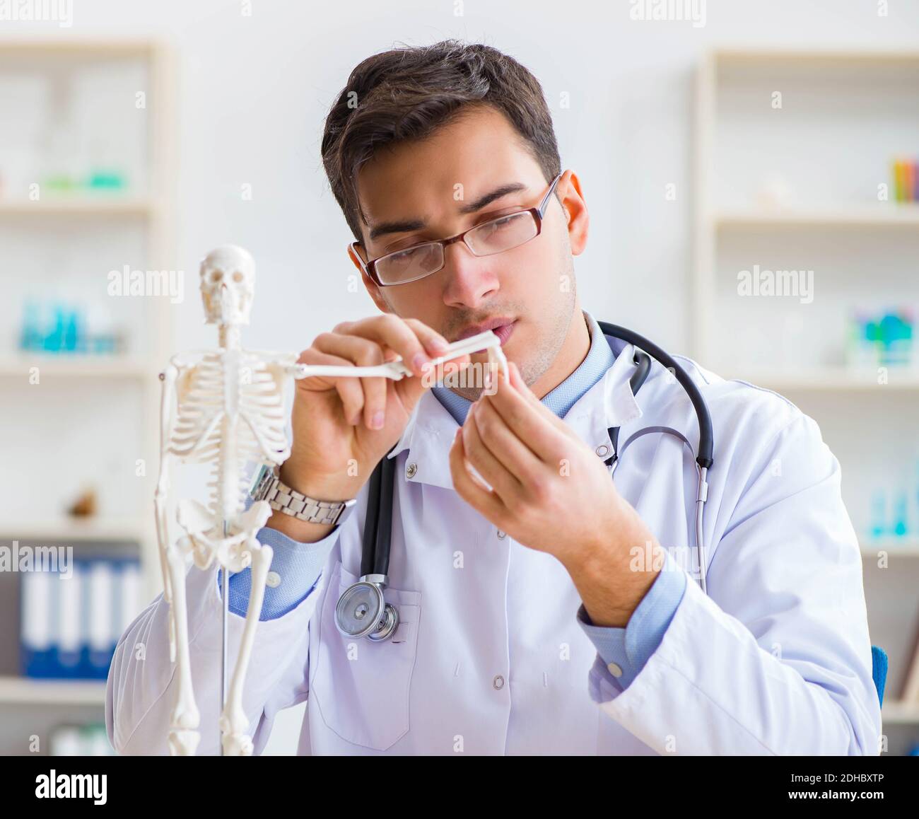 Doctor skull fracture hi-res stock photography and images - Alamy