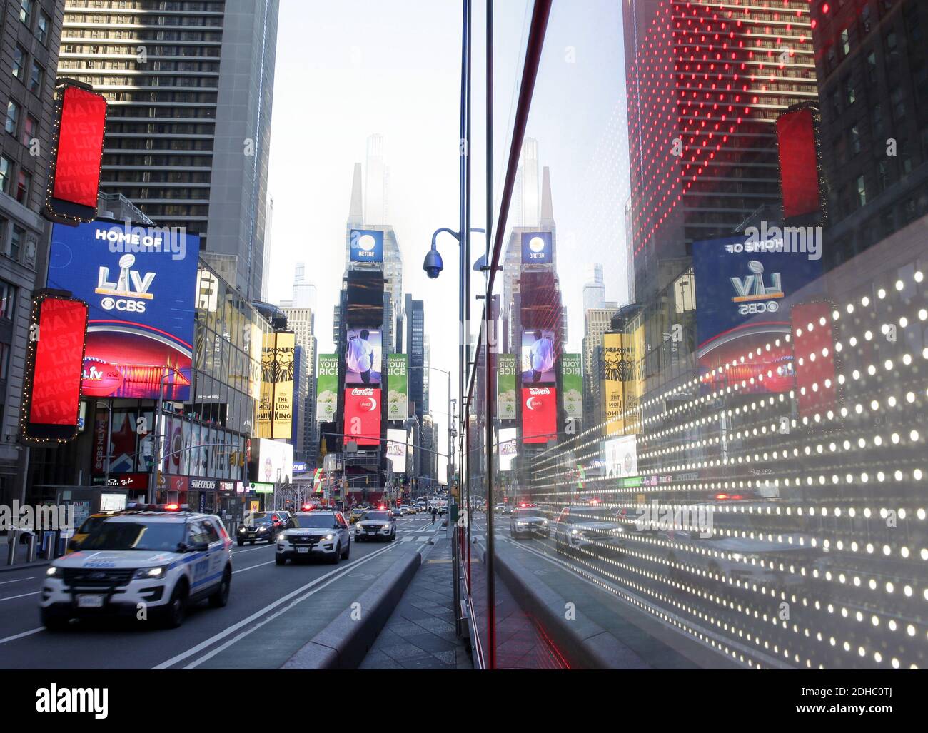 10 times square hi-res stock photography and images - Alamy