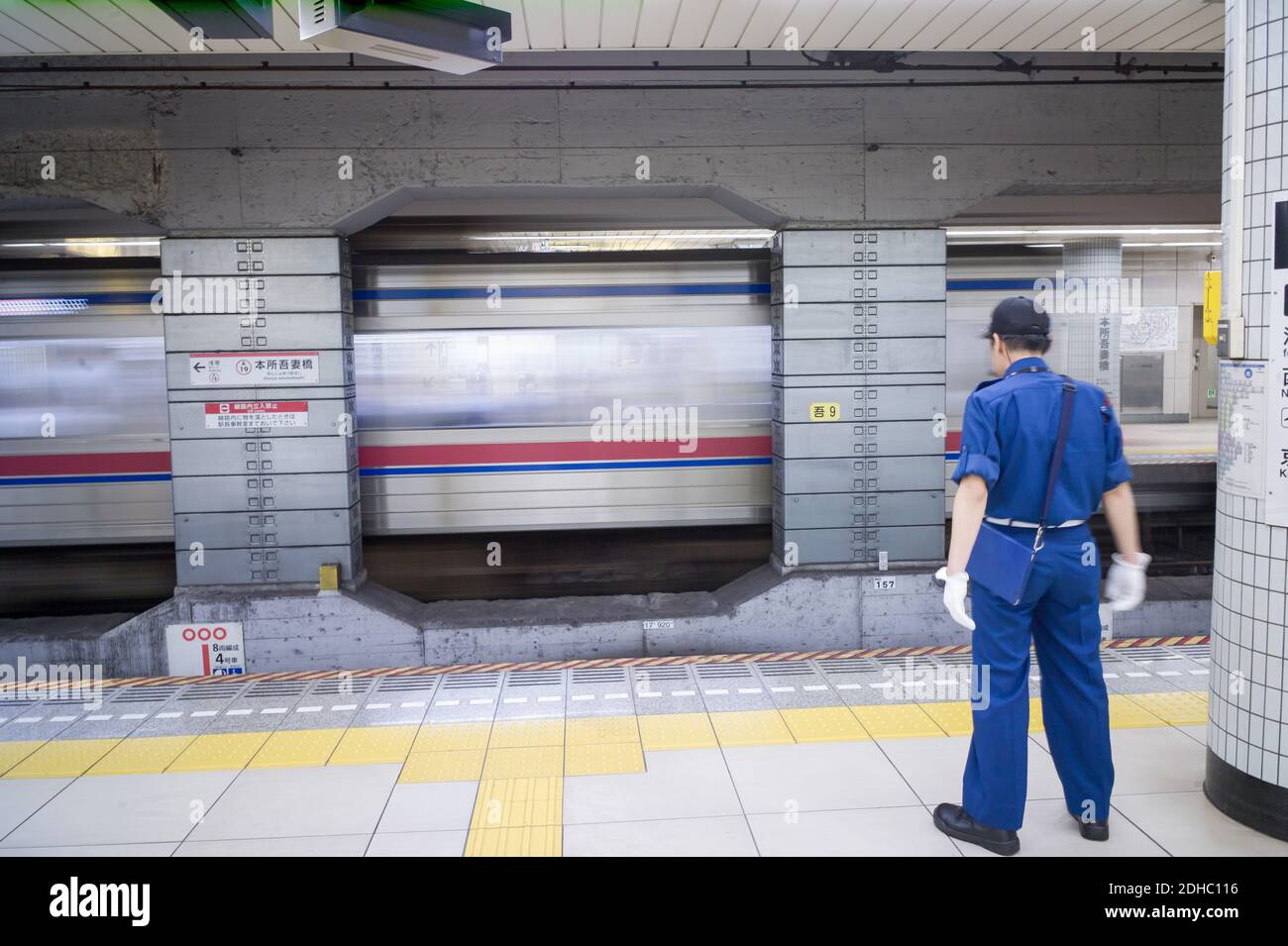 people in metro train station Stock Photo - Alamy
