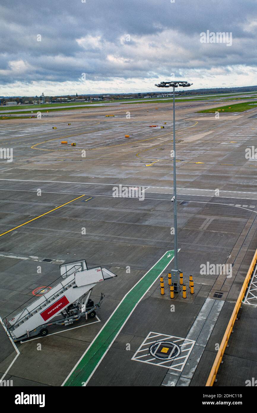 Aircraft movements hi-res stock photography and images - Alamy