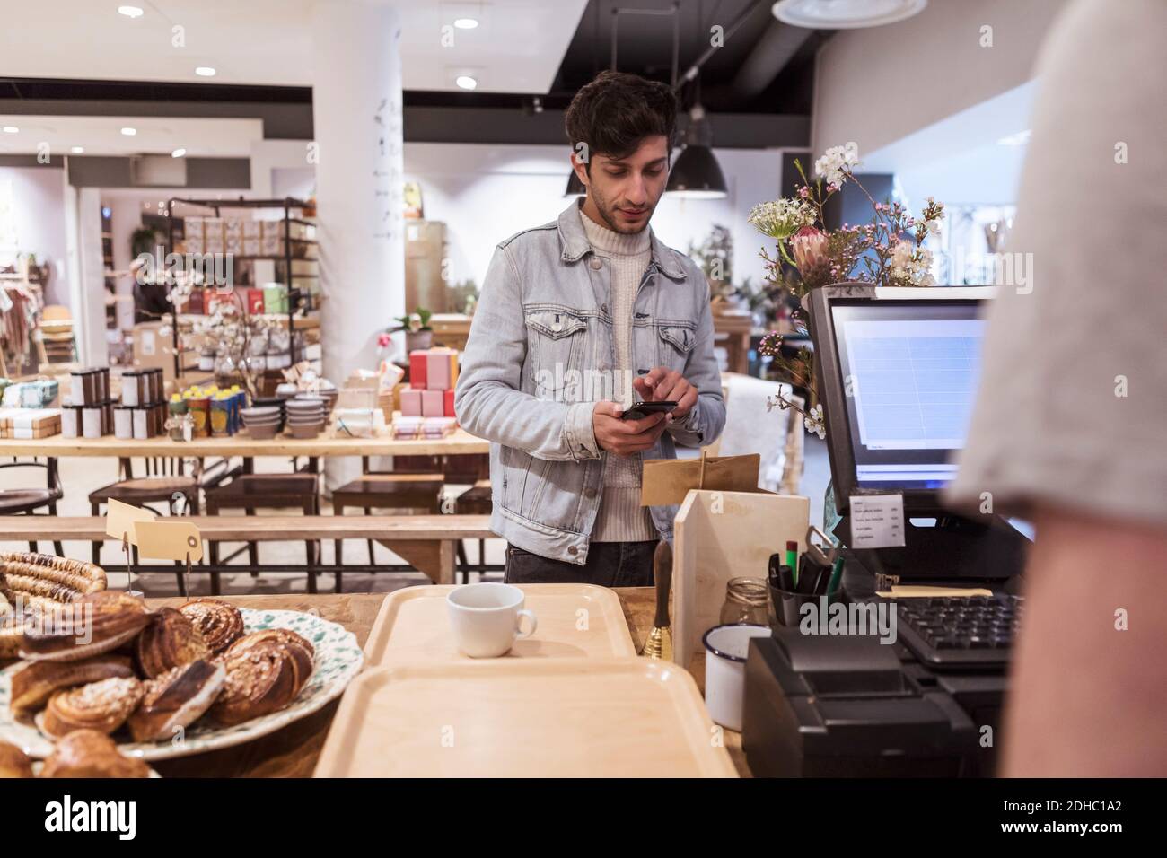Male cashier hi-res stock photography and images - Alamy