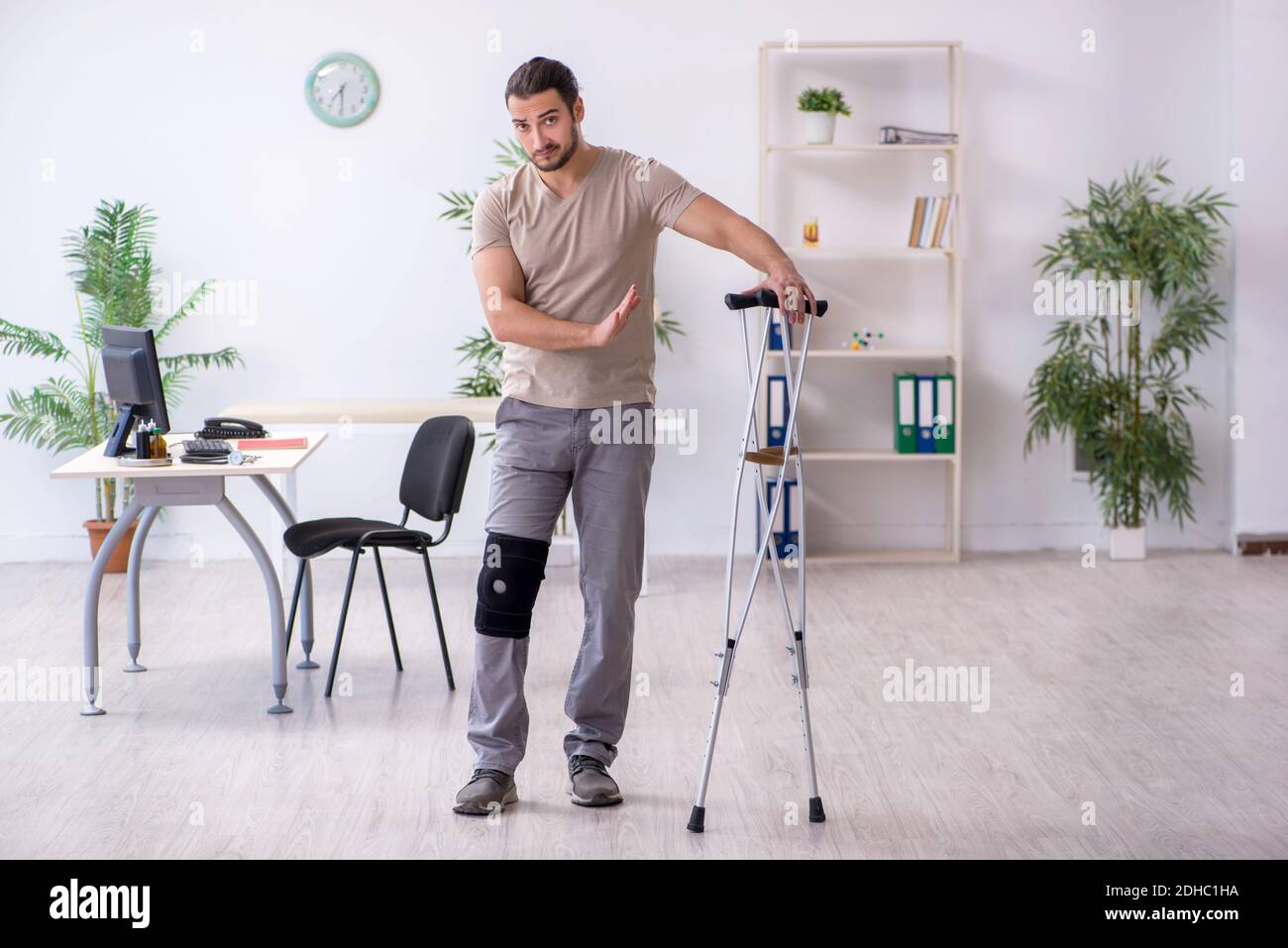 Man fractured leg hi-res stock photography and images - Alamy