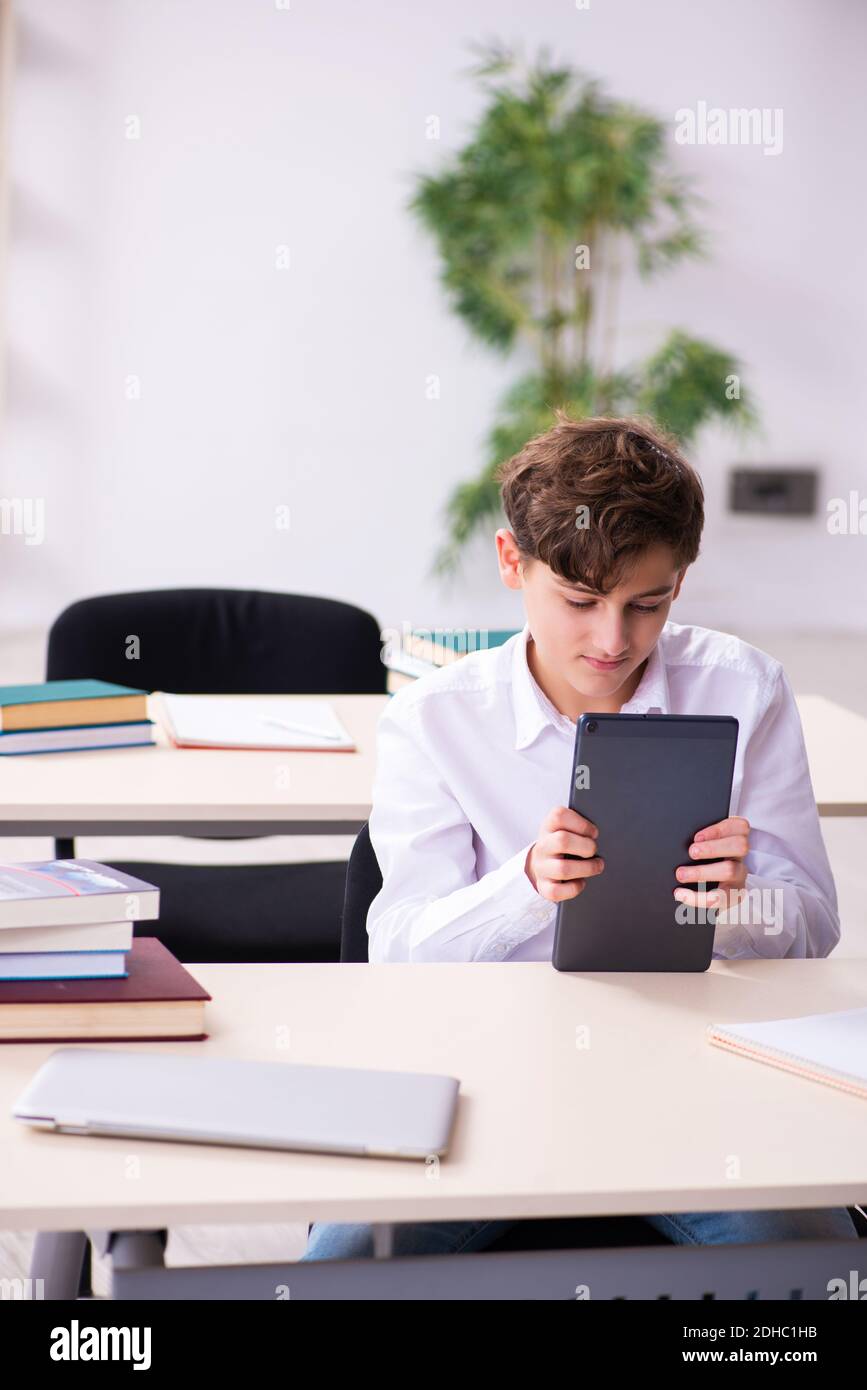 Schoolboy in tele-education concept in the classroom Stock Photo - Alamy