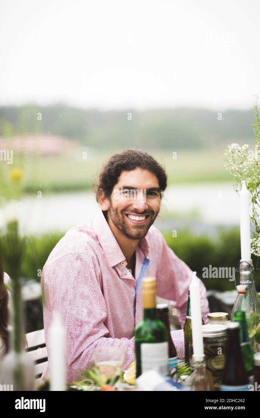 Backyard dinner party hi-res stock photography and images - Alamy