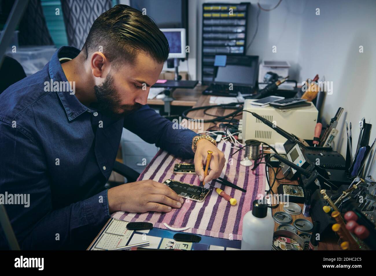 Mobile phone repair europe hi-res stock photography and images - Alamy