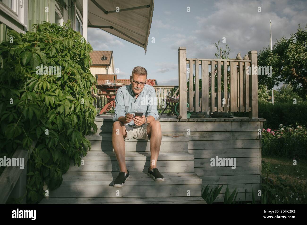 Smart phone house exterior hi-res stock photography and images - Alamy