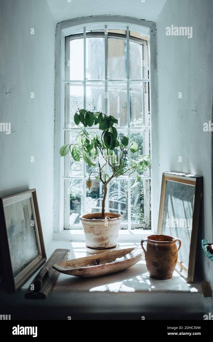 Decorative window frames hi-res stock photography and images - Alamy